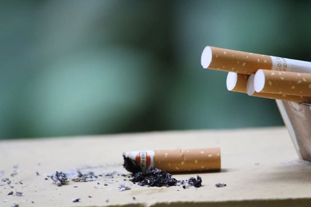 How does smoking affect your oral health - Saunders DDS